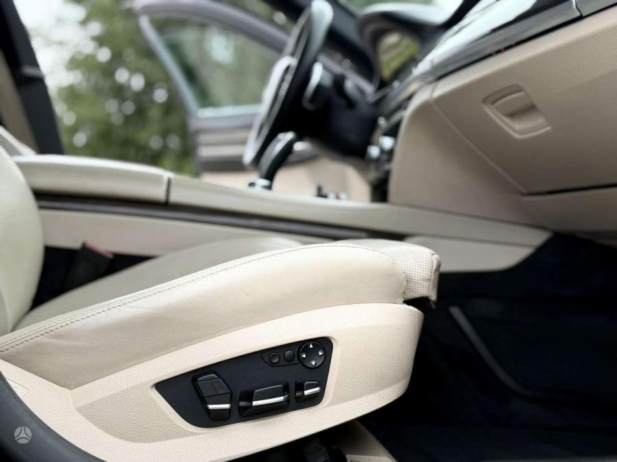 BMW 740 2009 in Radviliskis, with an engine capacity of 3.00 L and mileage of 262 thousand km for 6900 €, photo 20 on AUTOMOTO.COM.LV