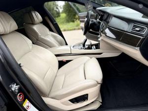 BMW 740 2009 in Radviliskis, with an engine capacity of 3.00 L and mileage of 262 thousand km for 6900 €, photo 21 on AUTOMOTO.COM.LV
