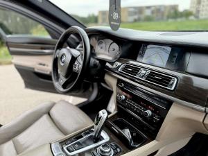 BMW 740 2009 in Radviliskis, with an engine capacity of 3.00 L and mileage of 262 thousand km for 6900 €, photo 22 on AUTOMOTO.COM.LV