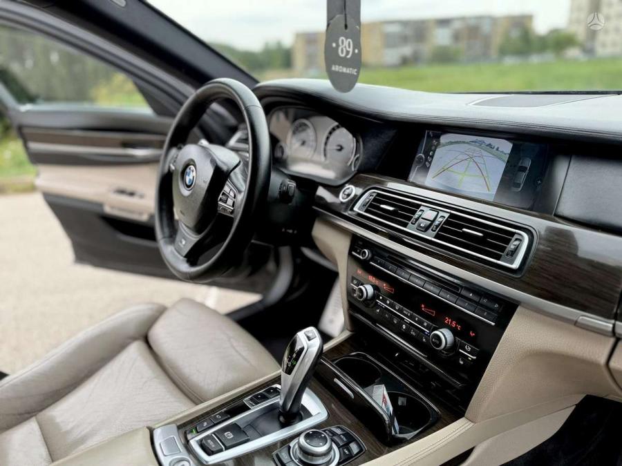BMW 740 2009 in Radviliskis, with an engine capacity of 3.00 L and mileage of 262 thousand km for 6900 €, photo 22 on AUTOMOTO.COM.LV