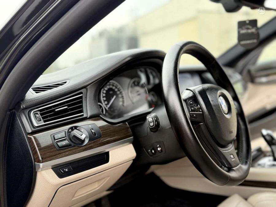 BMW 740 2009 in Radviliskis, with an engine capacity of 3.00 L and mileage of 262 thousand km for 6900 €, photo 24 on AUTOMOTO.COM.LV