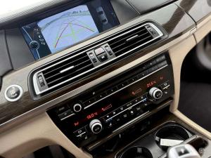 BMW 740 2009 in Radviliskis, with an engine capacity of 3.00 L and mileage of 262 thousand km for 6900 €, photo 27 on AUTOMOTO.COM.LV