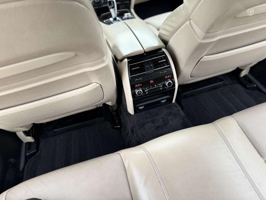 BMW 740 2009 in Radviliskis, with an engine capacity of 3.00 L and mileage of 262 thousand km for 6900 €, photo 30 on AUTOMOTO.COM.LV