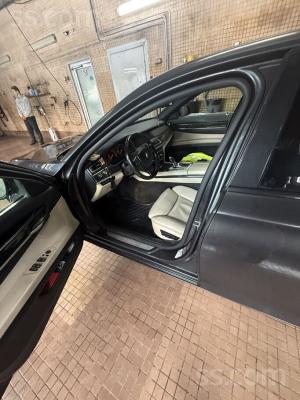 BMW 740 2010 Liepāja, ar dzinēja tilpumu 3.00 L un nobraukumu 0 tūkst. km par 11000 €, foto 3 vietnē AUTOMOTO.COM.LV