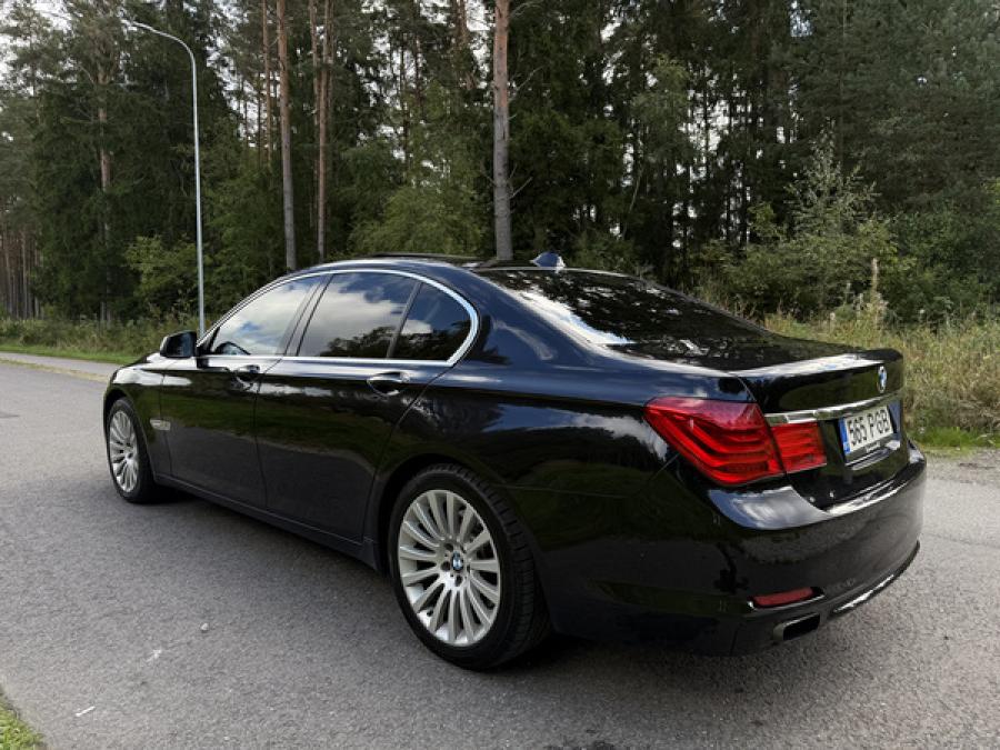BMW 740 2011 Tallina, ar dzinēja tilpumu 3.00 L un nobraukumu 292 tūkst. km par 10999 €, foto 5 vietnē AUTOMOTO.COM.LV