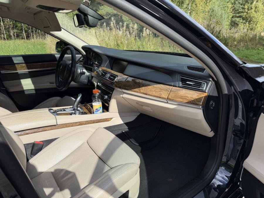 BMW 740 2011 Tallina, ar dzinēja tilpumu 3.00 L un nobraukumu 292 tūkst. km par 10999 €, foto 14 vietnē AUTOMOTO.COM.LV