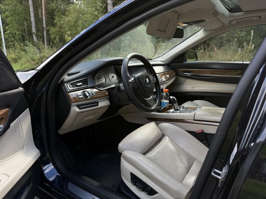 BMW 740 2011 Tallina, ar dzinēja tilpumu 3.00 L un nobraukumu 292 tūkst. km par 10999 €, foto 24 vietnē AUTOMOTO.COM.LV