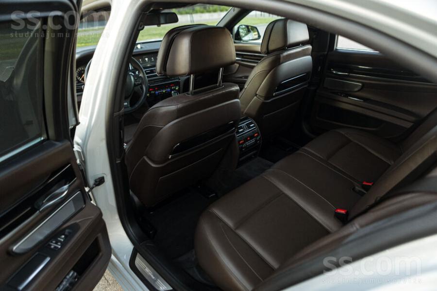 BMW 740 2013 Bauska, ar dzinēja tilpumu 4.00 L un nobraukumu 200 tūkst. km par 19498 €, foto 19 vietnē AUTOMOTO.COM.LV