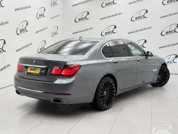 BMW 740 2013 in Vilnius, with an engine capacity of 3.00 L and mileage of 327 thousand km for 10600 €, photo 2 on AUTOMOTO.COM.LV