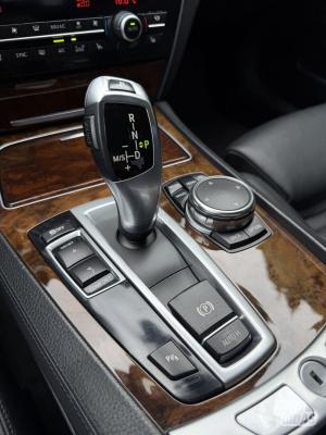 BMW 740 2015 in Vilnius, with an engine capacity of 3.00 L and mileage of 167 thousand km for 15000 €, photo 16 on AUTOMOTO.COM.LV