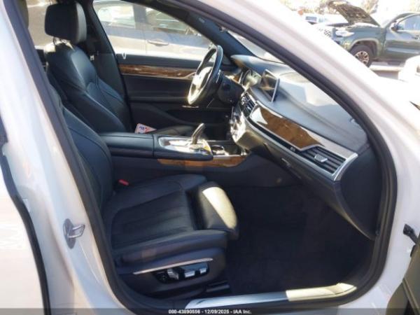 BMW 740 2016 in Klaipeda, with an engine capacity of 0.00 L and mileage of 0 thousand km for 7900 €, photo 5 on AUTOMOTO.COM.LV