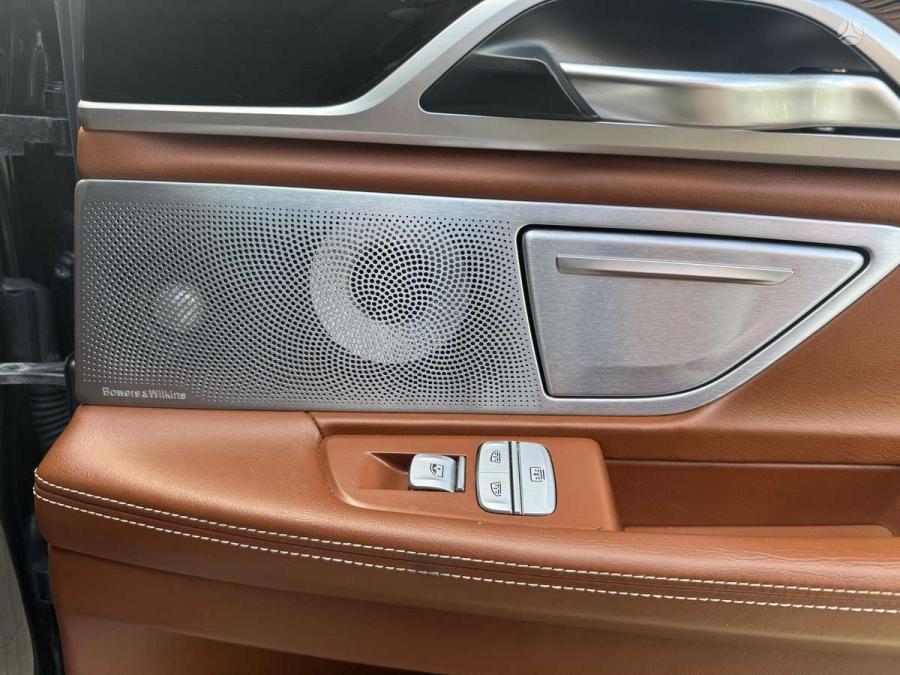 BMW 740 2017 in Marijampole, with an engine capacity of 2.99 L and mileage of 161 thousand km for 31000 €, photo 14 on AUTOMOTO.COM.LV