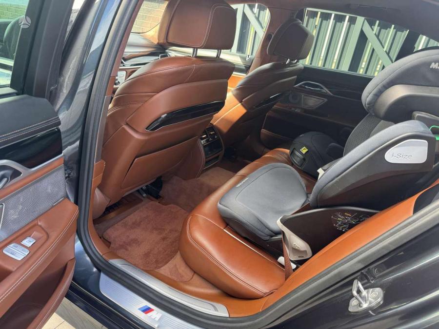 BMW 740 2017 in Marijampole, with an engine capacity of 2.99 L and mileage of 161 thousand km for 31000 €, photo 15 on AUTOMOTO.COM.LV