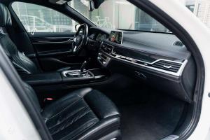 Balts BMW 740 2017 Viļņa, ar dzinēja tilpumu 3.00 L un nobraukumu 221 tūkst. km par 22900 €, foto 12 vietnē AUTOMOTO.COM.LV