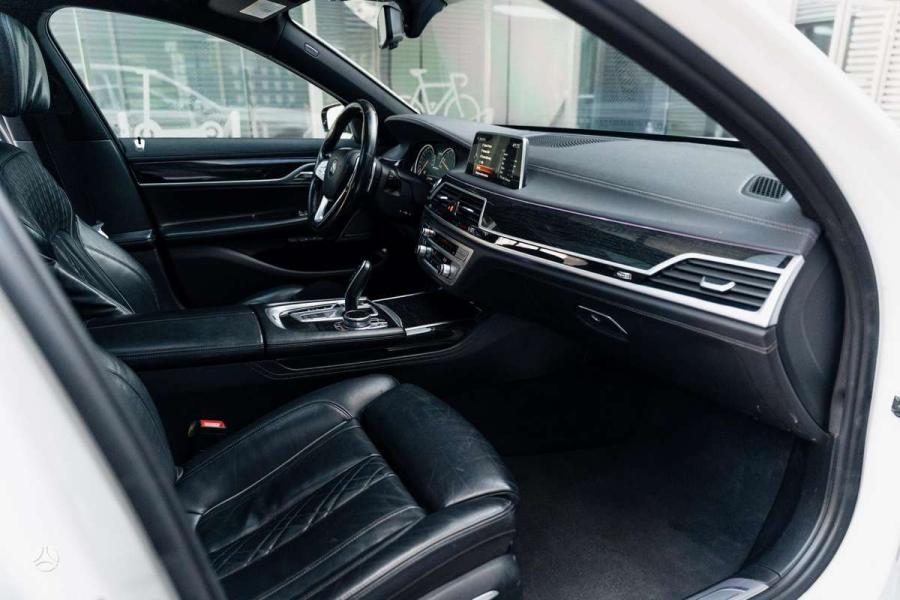 Balts BMW 740 2017 Viļņa, ar dzinēja tilpumu 3.00 L un nobraukumu 221 tūkst. km par 22900 €, foto 12 vietnē AUTOMOTO.COM.LV