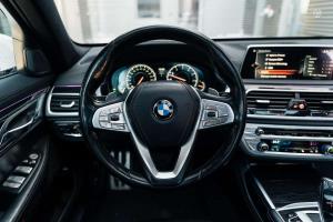 Balts BMW 740 2017 Viļņa, ar dzinēja tilpumu 3.00 L un nobraukumu 221 tūkst. km par 22900 €, foto 14 vietnē AUTOMOTO.COM.LV