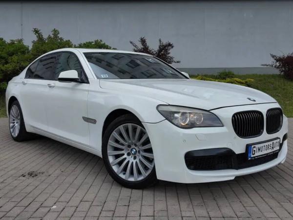 White BMW 740 2009 in Riga, with an engine capacity of 3.00 L and mileage of 388 thousand km for 8990 €, photo 3 on AUTOMOTO.COM.LV