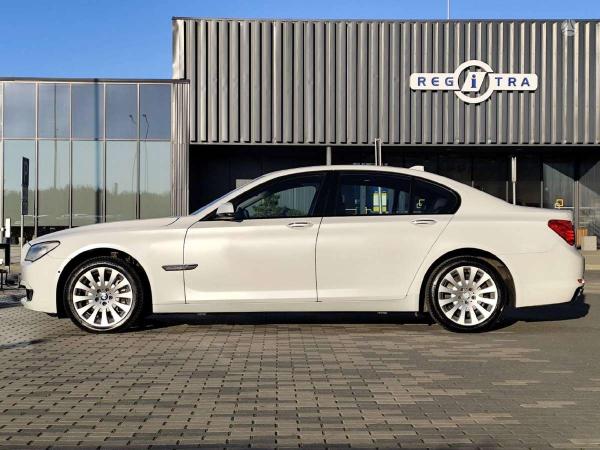 Balts BMW 740 2010 Šauļi, ar dzinēja tilpumu 3.00 L un nobraukumu 186 tūkst. km par 9990 €, foto 4 vietnē AUTOMOTO.COM.LV