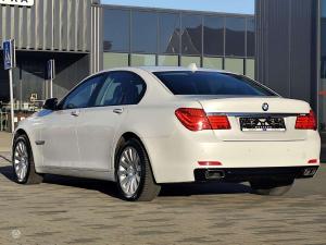 White BMW 740 2010 in Siauliai, with an engine capacity of 3.00 L and mileage of 186 thousand km for 9990 €, photo 5 on AUTOMOTO.COM.LV