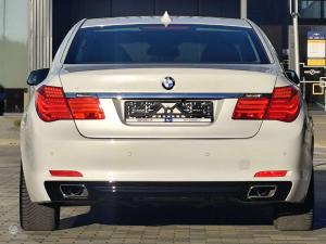 White BMW 740 2010 in Siauliai, with an engine capacity of 3.00 L and mileage of 186 thousand km for 9990 €, photo 6 on AUTOMOTO.COM.LV