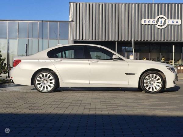 Balts BMW 740 2010 Šauļi, ar dzinēja tilpumu 3.00 L un nobraukumu 186 tūkst. km par 9990 €, foto 9 vietnē AUTOMOTO.COM.LV