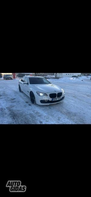 Balts BMW 740 2010 Telšiai, ar dzinēja tilpumu 3.00 L un nobraukumu 400 tūkst. km par 9000 €, foto  vietnē AUTOMOTO.COM.LV