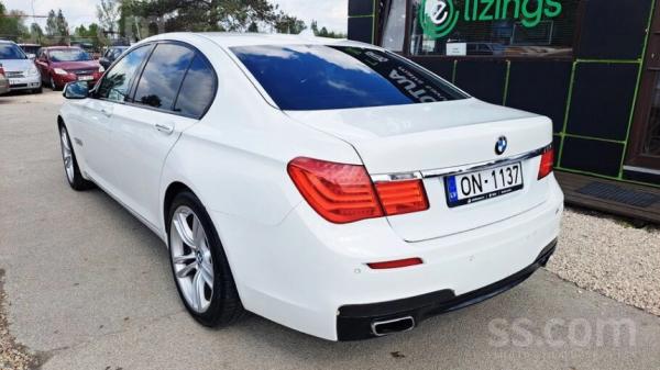 White BMW 740 2010 in Riga, with an engine capacity of 3.00 L and mileage of 365 thousand km for 8500 €, photo 4 on AUTOMOTO.COM.LV