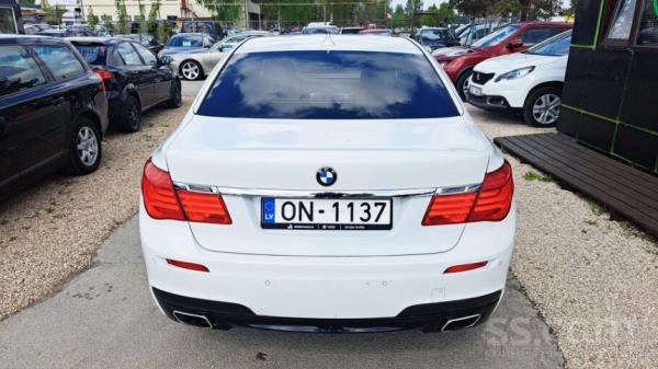 White BMW 740 2010 in Riga, with an engine capacity of 3.00 L and mileage of 365 thousand km for 8500 €, photo 6 on AUTOMOTO.COM.LV