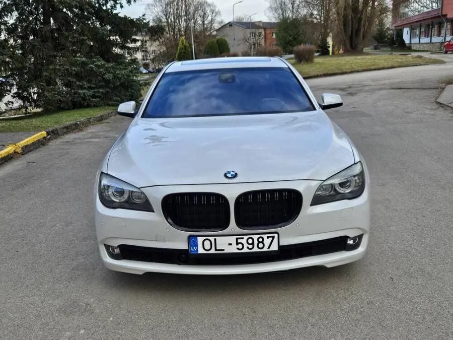 Белый БМВ 740 2010 в Екабпилс, объемом двигателя 3.00 л и пробегом 229 тыс. км за 9490 €, фото 4 на AUTOMOTO.COM.LV