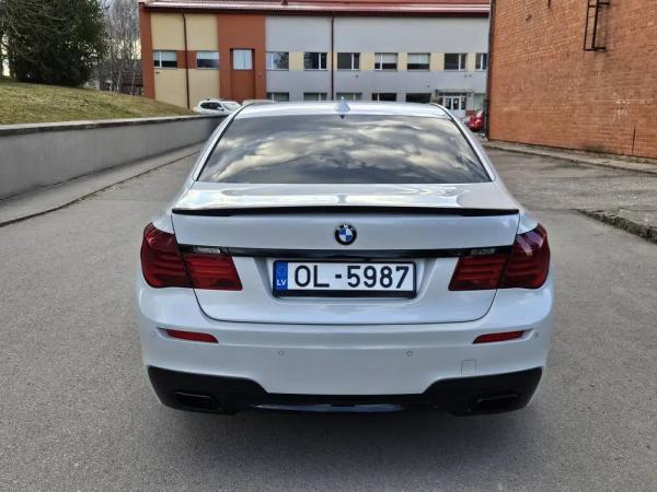 White BMW 740 2010 in Jekabpils, with an engine capacity of 3.00 L and mileage of 229 thousand km for 9490 €, photo 10 on AUTOMOTO.COM.LV