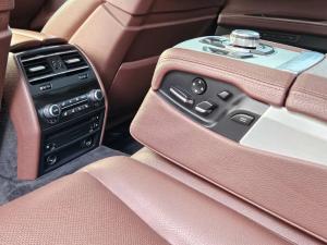 Белый БМВ 740 2010 в Екабпилс, объемом двигателя 3.00 л и пробегом 229 тыс. км за 9490 €, фото 20 на AUTOMOTO.COM.LV