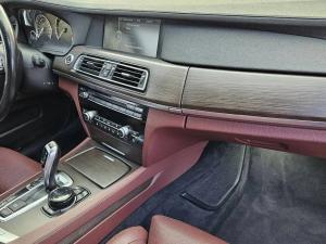 Белый БМВ 740 2010 в Екабпилс, объемом двигателя 3.00 л и пробегом 229 тыс. км за 9490 €, фото 40 на AUTOMOTO.COM.LV