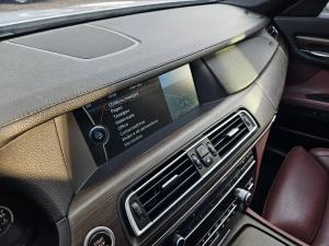 Белый БМВ 740 2010 в Екабпилс, объемом двигателя 3.00 л и пробегом 229 тыс. км за 9490 €, фото 44 на AUTOMOTO.COM.LV