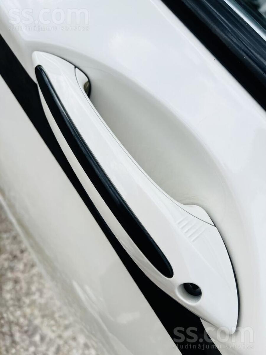 Balts BMW 740 2010 Liepāja, ar dzinēja tilpumu 3.00 L un nobraukumu 262 tūkst. km par 13000 €, foto 13 vietnē AUTOMOTO.COM.LV