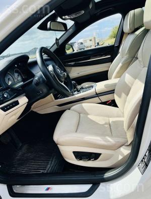 Balts BMW 740 2010 Liepāja, ar dzinēja tilpumu 3.00 L un nobraukumu 262 tūkst. km par 13000 €, foto 36 vietnē AUTOMOTO.COM.LV