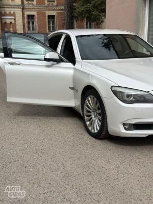 White BMW 740 2011 in Alytus, with an engine capacity of 3.00 L and mileage of 342 thousand km for 11200 €, photo 4 on AUTOMOTO.COM.LV