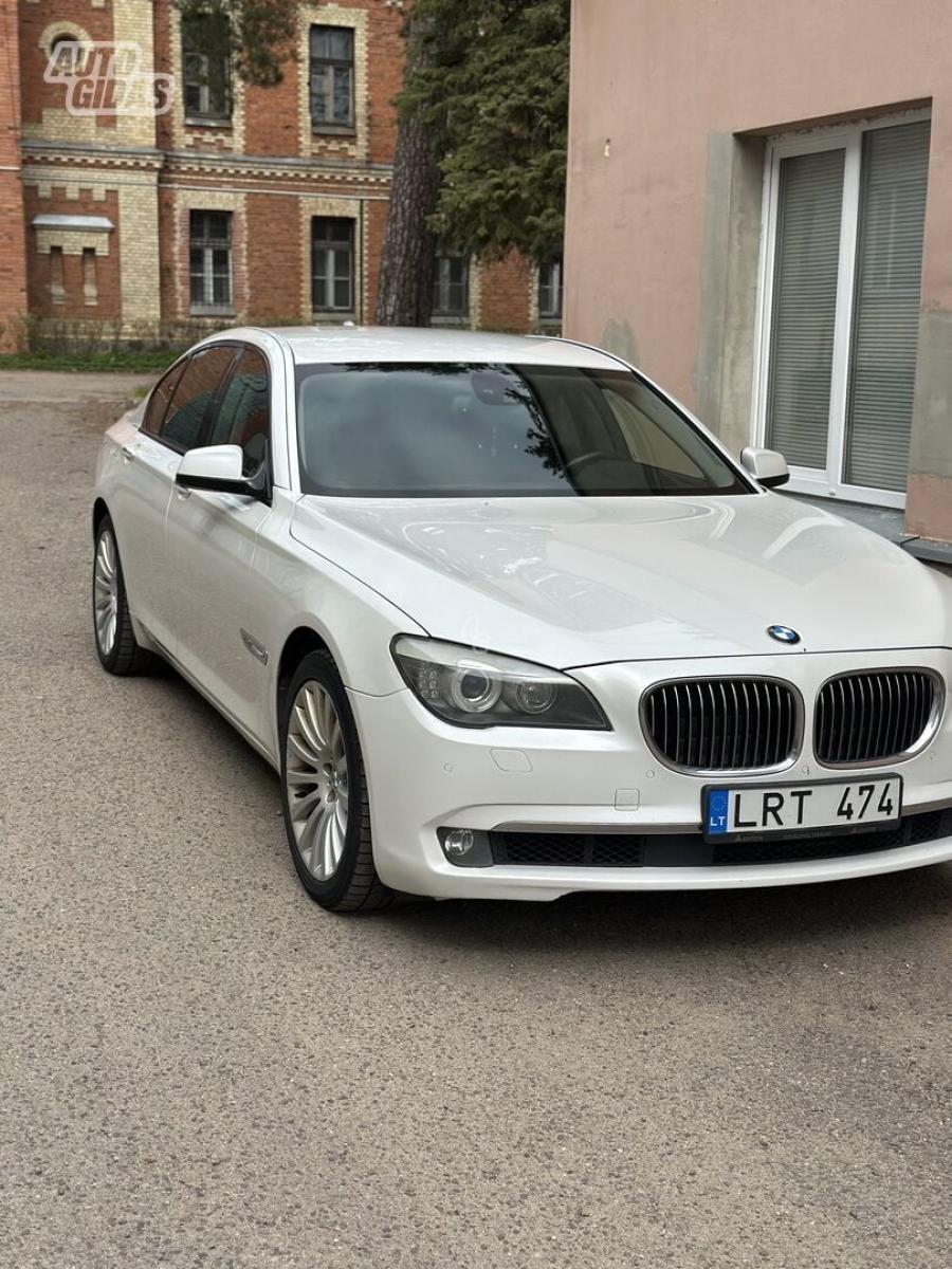 White BMW 740 2011 in Alytus, with an engine capacity of 3.00 L and mileage of 342 thousand km for 11200 €, photo 5 on AUTOMOTO.COM.LV