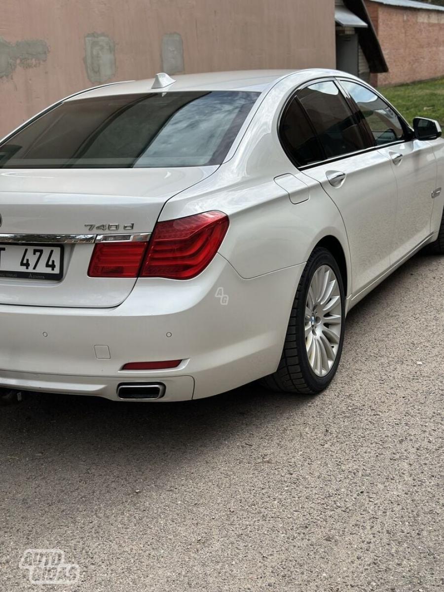 White BMW 740 2011 in Alytus, with an engine capacity of 3.00 L and mileage of 342 thousand km for 11200 €, photo 8 on AUTOMOTO.COM.LV