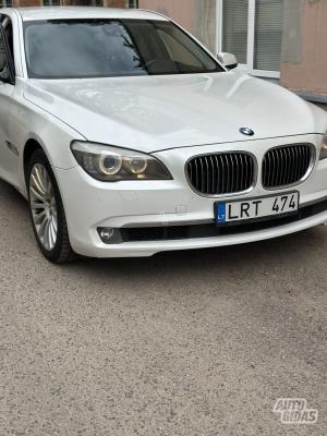 White BMW 740 2011 in Alytus, with an engine capacity of 3.00 L and mileage of 342 thousand km for 11200 €, photo 12 on AUTOMOTO.COM.LV