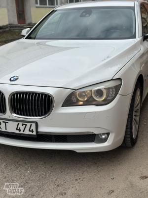 White BMW 740 2011 in Alytus, with an engine capacity of 3.00 L and mileage of 342 thousand km for 11200 €, photo 18 on AUTOMOTO.COM.LV