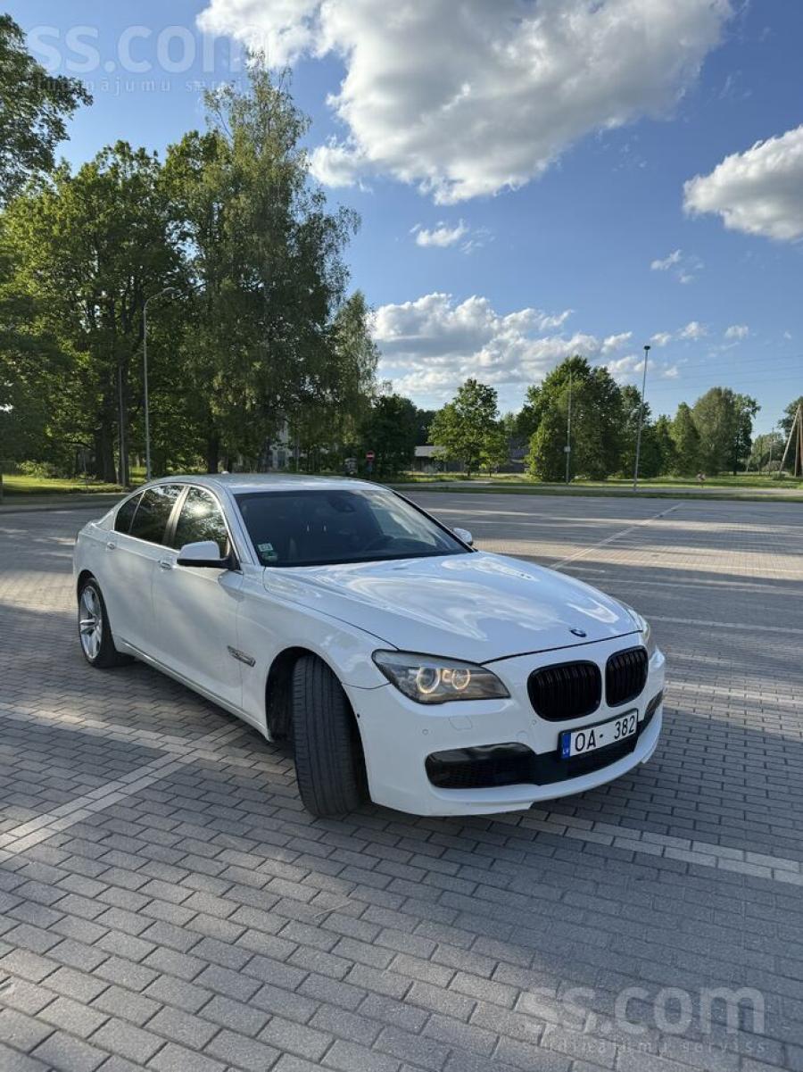 Balts BMW 740 2011 Jelgava, ar dzinēja tilpumu 3.00 L un nobraukumu 218 tūkst. km par 13000 €, foto 5 vietnē AUTOMOTO.COM.LV