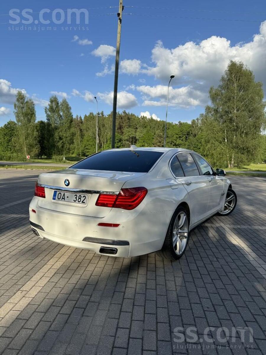 Balts BMW 740 2011 Jelgava, ar dzinēja tilpumu 3.00 L un nobraukumu 218 tūkst. km par 13000 €, foto 9 vietnē AUTOMOTO.COM.LV