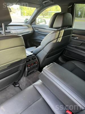 Balts BMW 740 2011 Jelgava, ar dzinēja tilpumu 3.00 L un nobraukumu 218 tūkst. km par 13000 €, foto 12 vietnē AUTOMOTO.COM.LV