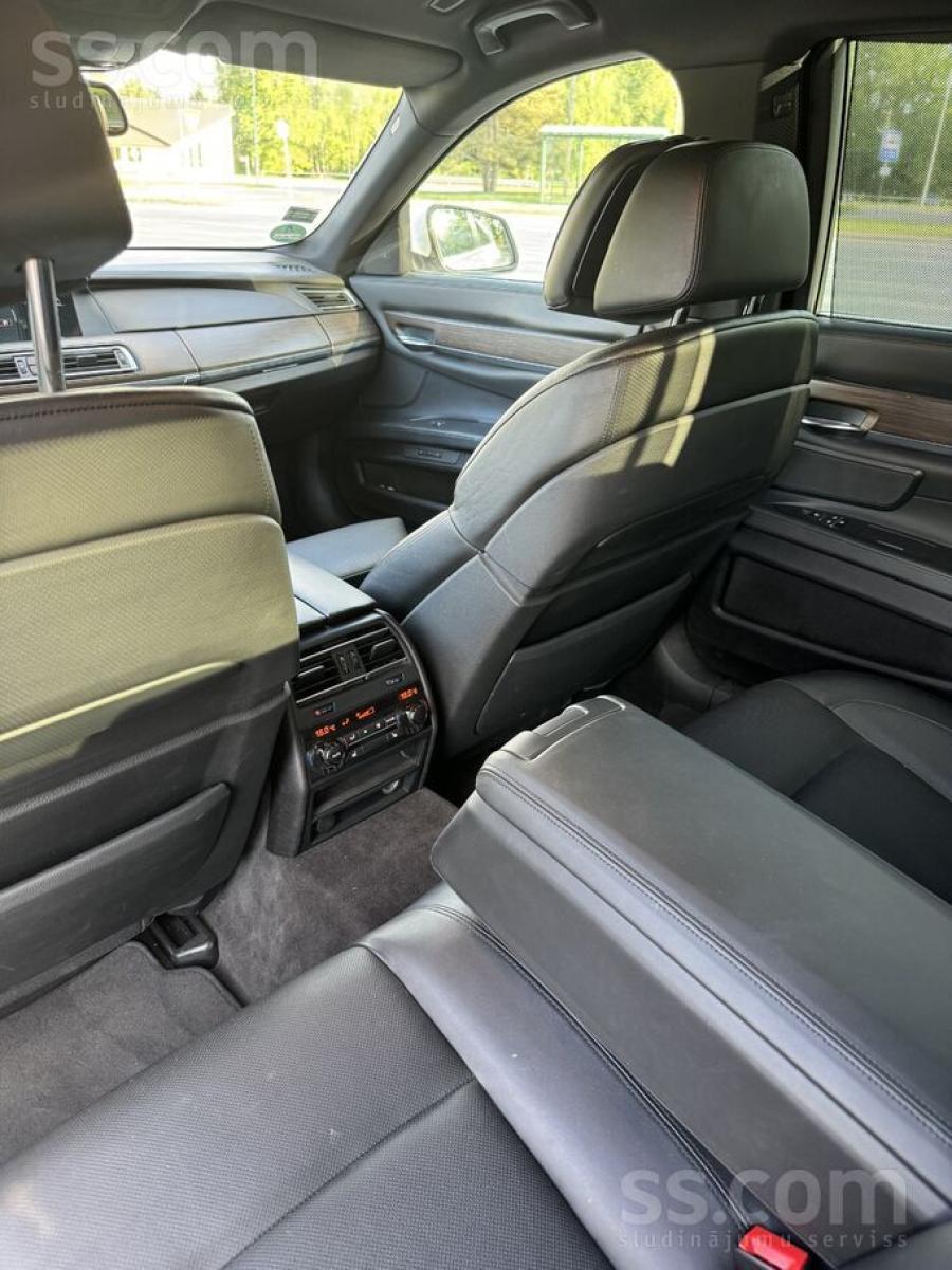 Balts BMW 740 2011 Jelgava, ar dzinēja tilpumu 3.00 L un nobraukumu 218 tūkst. km par 13000 €, foto 13 vietnē AUTOMOTO.COM.LV