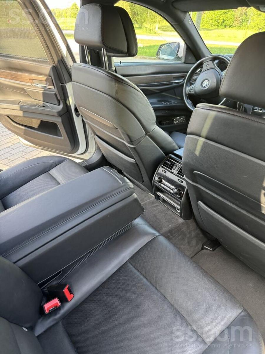 Balts BMW 740 2011 Jelgava, ar dzinēja tilpumu 3.00 L un nobraukumu 218 tūkst. km par 13000 €, foto 15 vietnē AUTOMOTO.COM.LV
