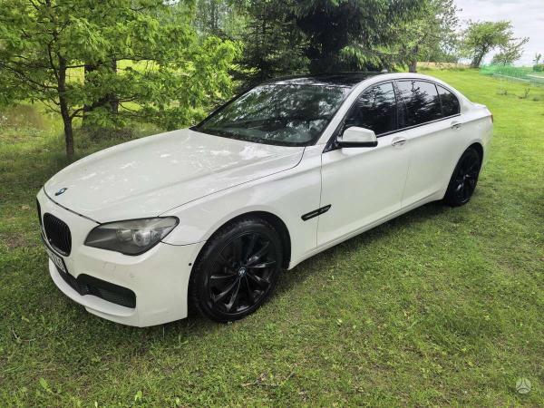 White BMW 740 2011 in Vilnius, with an engine capacity of 2.99 L and mileage of 331 thousand km for 9700 €, photo 2 on AUTOMOTO.COM.LV