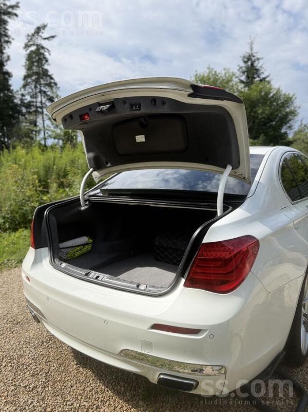 Balts BMW 740 2011 Rīga, ar dzinēja tilpumu 3.00 L un nobraukumu 225 tūkst. km par 16000 €, foto 3 vietnē AUTOMOTO.COM.LV