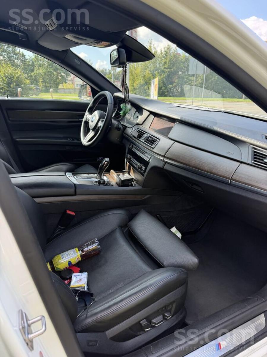 Balts BMW 740 2011 Rīga, ar dzinēja tilpumu 3.00 L un nobraukumu 233 tūkst. km par 16000 €, foto 8 vietnē AUTOMOTO.COM.LV