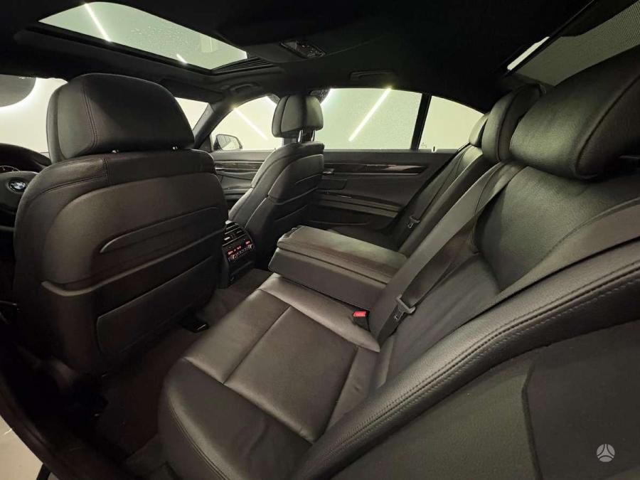 Balts BMW 740 2012 Marijampole, ar dzinēja tilpumu 2.99 L un nobraukumu 237 tūkst. km par 15450 €, foto 8 vietnē AUTOMOTO.COM.LV