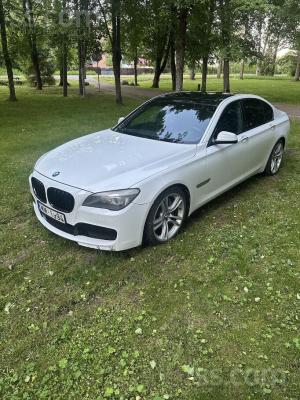 Balts BMW 740 2012 Aizkraukle, ar dzinēja tilpumu 3.00 L un nobraukumu 319 tūkst. km par 14900 €, foto  vietnē AUTOMOTO.COM.LV